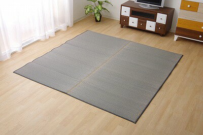 商品説明★ 多色展開の無地調イ草カーペットです。★ お部屋に合わせてお好きな色をお選び下さい。★ 国産（九州産）のイ草を使用しています。★ 一本一本が太く、表皮が厚く、繊維がキメ細かいので弾力性があり、耐久性に優れています。★ イ草には空気...