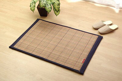 商品説明★ カラフルな糸を使用しデザインを出した竹ラグです。★ 中材にはウレタンフォームを13mm使用し、ボリュームのあるふっくらとしたふみ心地に仕上げました。★ 竹らしい質感とシンプルで家具とも合いやすいデザインのラグです。★ 竹は他の木...