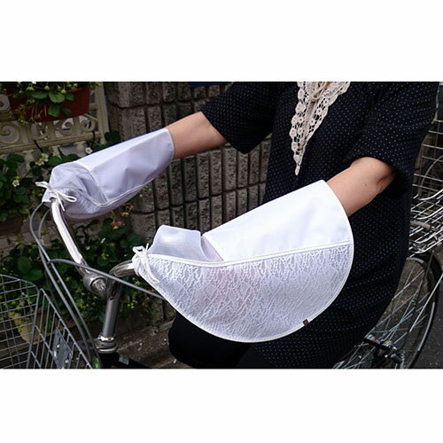 商品説明★ アシスト自転車に使用できる夏用ハンドルカバーです。アシスト車のスイッチやモニターが確認できる透明窓付きです。カバーの上部には紫外線を透しにくく防水性のある生地を採用、下部には風を通しやすいレースを採用しています※ 返品につきまし...