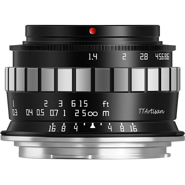 商品説明★ 銘匠光学(めいしょうこうがく)TTArtisan 23mm f/1.4 C は、35mm判換算35mm相当(APS-C)の大口径準広角レンズです。★ 開放時のオールドレンズを思わせる味のある写りや、特徴のある外装デザイン、剛性の...