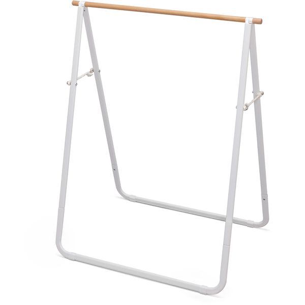 商品説明★ マットな質感のスチールパイプと温かみのある天然木の組み合わせで、お部屋に置いても圧迫感のないシンプルなデザインの室内物干しです。一人暮らしにぴったりのサイズです。またトップスやインナー、タオルや子供服を干すのに最適です。収納ハン...