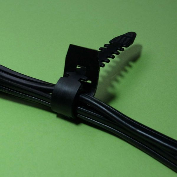 商品説明★ 使わないコードの収納にスペック* 15本入り* 長さ: 124.5mm* 結束径: φ21mm* 材質: ポリエチレン* 色: ブラック