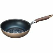 商品説明★ すべりにくく、握りやすいシリコーン塗装ハンドル。★ 落ち着いた色調がキッチンを彩ります。★ 少量の油でヘルシーに。スペック* 商品サイズ：(約)455x255x140mm* 重量：(約)620g* 材質：