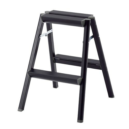 商品説明★ 家中どこでも使いやすい軽量踏台。★ マットなブラックカラーが新登場。★ 出しっぱなしでもインテリアに調和。スペック* 設置寸法:幅43×奥行50×高さ56cm* 収納時寸法:幅43×奥行18×高さ60cm* 質量:1.8kg* ...