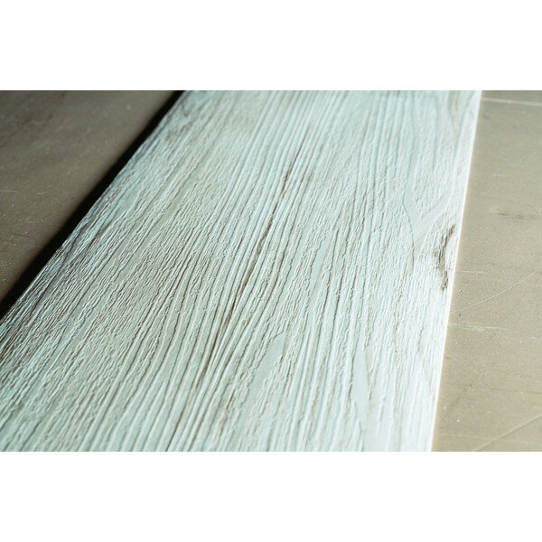 商品説明★ 裏面を剥がして簡単に床に貼り付けることができる塩ビタイル。★ 表面が凸凹加工になっているので本物の木目のように見えます。★ カッターで簡単にカットでき、床全体に隙間なく貼り付けができます。★ 表面は傷がつきにくい加工になっており...