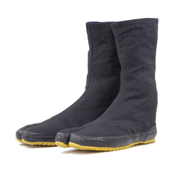 商品説明★ 軽快性があり、防水性をアップし、滑り止めパターンを備えた丈夫なゴム底を使用★ 底廻りテープはゴム底と甲布の接着補強と防水性を高めます★ 補強布をつま先部に広く、さらに内側面にも施し強度をアップしていますスペック* アッパー素材:...