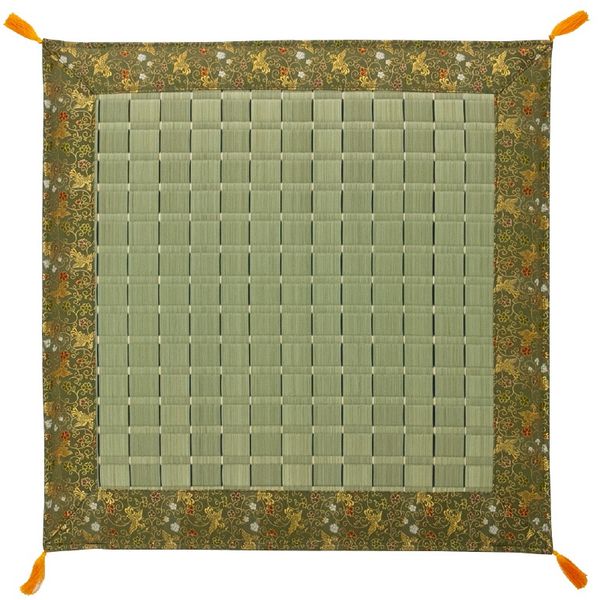 商品説明★ 素材:側地=い草(九州産) ※掛川織 ヘリ=ポリエステル95%、レーヨン5% 中材=ポリエステル100% ★ ギフトケースでお届けを致しますので、贈り物にもピッタリです。側地は掛川織りという技法で仕上げました。掛川織りは九州地方...