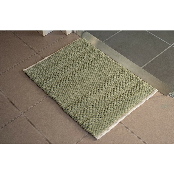 商品説明★ 吸水性のあるマイクロファイバーとインド産の綿を1枚ずつ丁寧に織り上げた手織りのマットです。★ パイルの織り方に変化をつけ、表面の凹凸感を表現しました。★ しっかりとしたボリュームで素材感もたっぷりな商品です。★ バスマット・キッ...