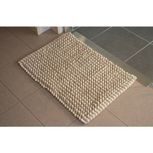 商品説明★ 吸水性のあるマイクロファイバーとインド産の綿を1枚ずつ丁寧に織り上げた手織りのマットです。★ 大きめのパイルで、ぽこぽこと気持ちのいい踏み心地に仕上げました。★ しっかりとしたボリュームで素材感もたっぷりな商品です。★ 500m...