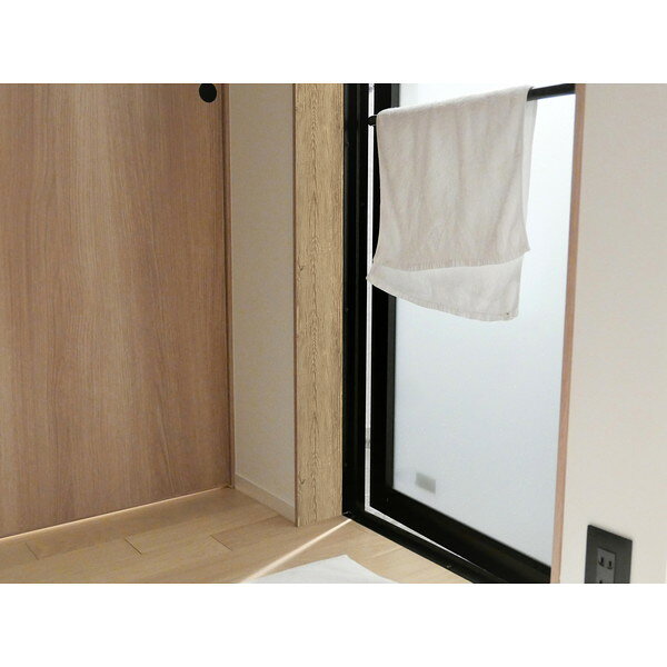 商品説明★ 賃貸住宅にもオススメ。★ 水滴で傷む・傷がつく前の保護に。防カビ。抗菌。★ (屋内用)貼ってはがせるスペック* 材質…・表面: 塩化ビニール樹脂・離型フィルム: ポリエステル