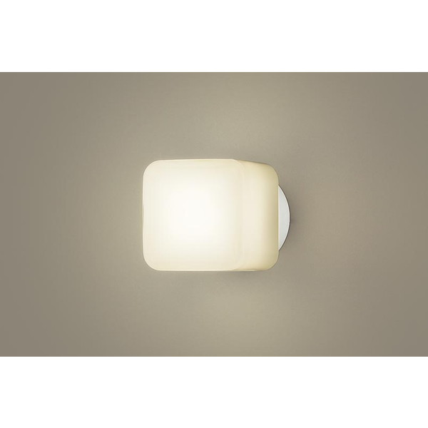 商品説明★ 天井直付型・壁直付型 ポーチライト・浴室灯★ LED電球交換型★ 防湿型・防雨型★ 白熱電球40形1灯器具相当★ 塩害地向け仕様★ カバーキャッチ付★ 壁面・天井面取付専用★ 40形電球1灯器具相当★ 一般住宅用(業務用浴場使用...