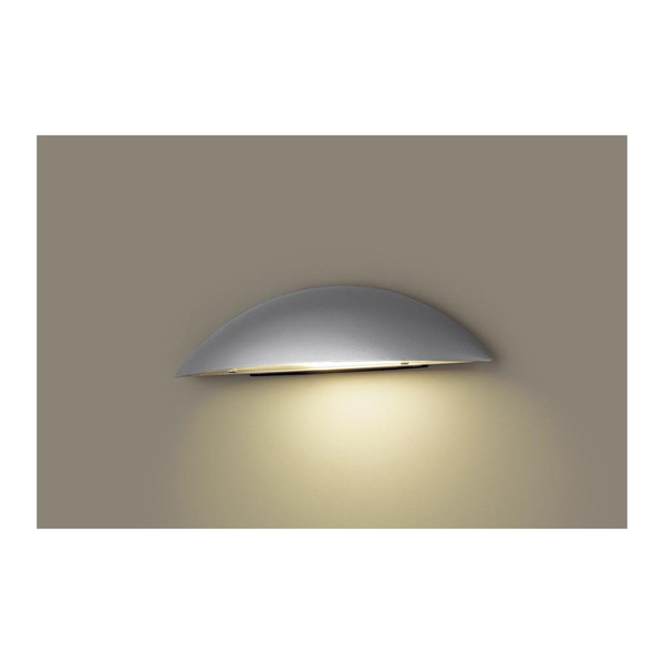 商品説明★ 壁直付型★ 40形電球1灯器具相当※ステンレスなどの金属製の表札は光の反射で見えにくい場合があります。スペック* LED電球小形電球タイプ4.3W1灯(E17)(電球色)* 色温度: 2700 K* ランプ寿命40000時間(光...