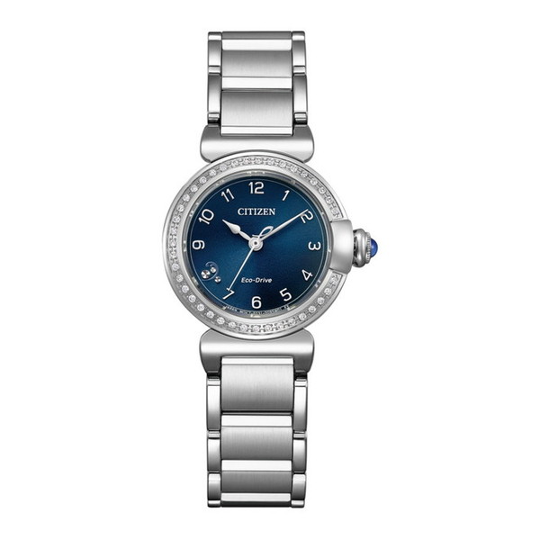 商品説明★ 地球のように美しいサステナブルウオッチ、CITIZEN L(シチズン エル)。幸せを願って贈られる花「スズラン」をモチーフにした人気シリーズから、ミニサイズモデルが登場。★ エレガントなデザインが人気のオリジナルモデルの雰囲気は...
