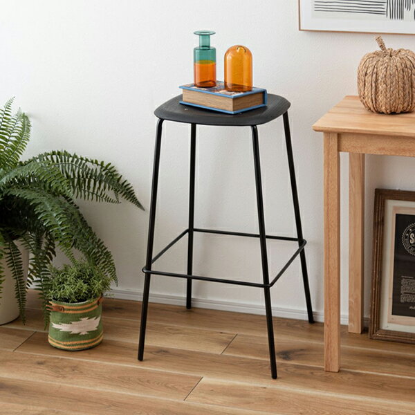 商品説明★ スタイリッシュな異素材MIX シンプルながら洗礼されたフォルムが魅力的なハイスツール。スタイリッシュなブラックスチールの脚部に、温かみある木目の座面がアクセントになっています。フットレストが付いていることで、脚がぶらつかず疲れに...