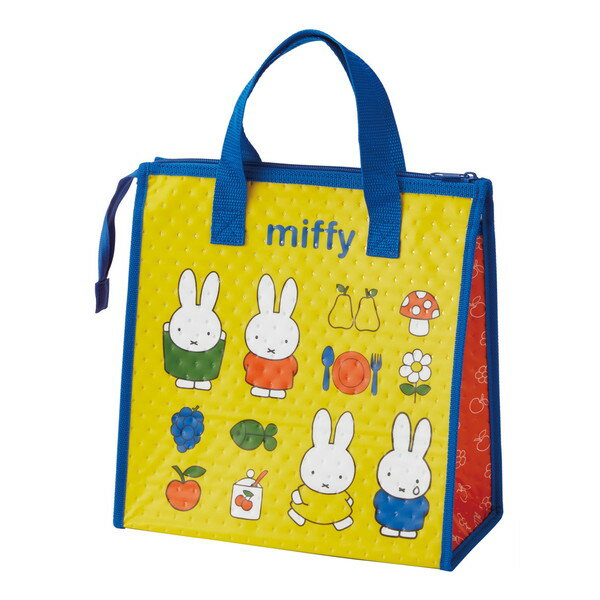 商品説明★ ボトルとお弁当箱を一緒に入れて持ち運べる保冷トートバッグ。★ マチ幅が約12cmとちょっと大きめなので使いやすい。★ 内側はアルミ蒸着フィルムなので保冷効果がある。★ 開閉はファスナー式で、マチの部分は閉じられず隙間ができる構造...