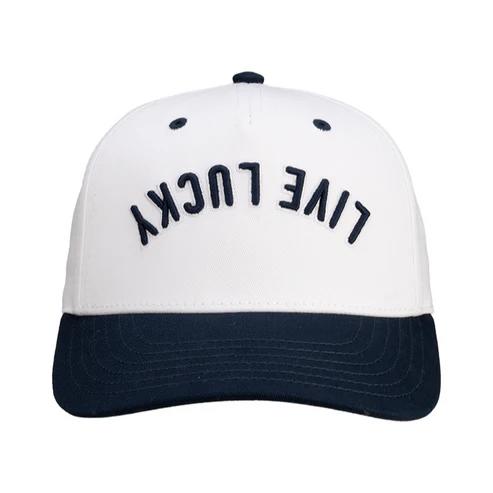 商品説明★ ヴィンテージの風合いとフィット感を生み出す調節可能なスナップバック、そして大胆な 3D 刺繍が特徴です。★ デザインには逆さまになった「BLACK CLOVER」と象徴的なクローバーのエンブレムがあしらわれ、クラシックなスタイル...