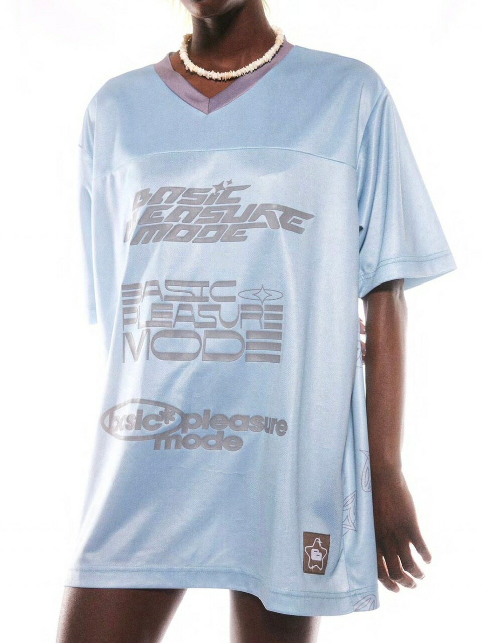 ブランド紹介BASIC PLESURE MODE(ベーシックプレジャーモード) ノスタルジックでありながら現代的でエーテル的なブランド。 アンダーグラウンドのサブカルチャーや音楽、2000年代初頭の雑誌などからインスピレーション を得ている...