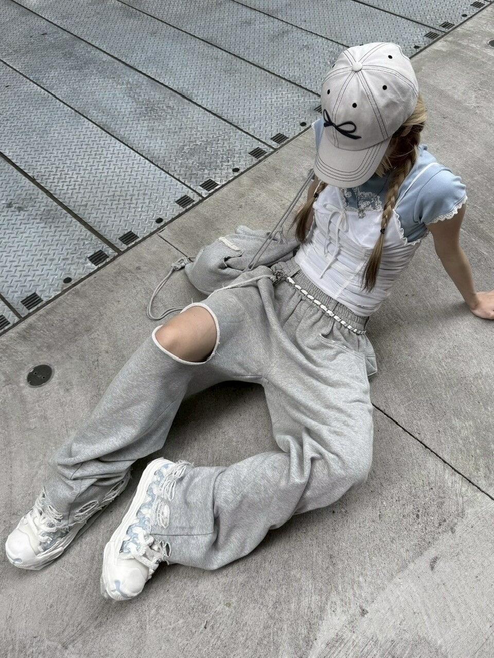 ?サイズ フリー 平置き採寸(cm) ウエスト：29(ゴム) 股上：34 股下：72 腿幅：31 裾幅：25 ?カラー グレー ブラック(画像未掲載) ?素材 コットン100% 着用モデル身長160cm 商品説明 こちらの商品はユニセックス...