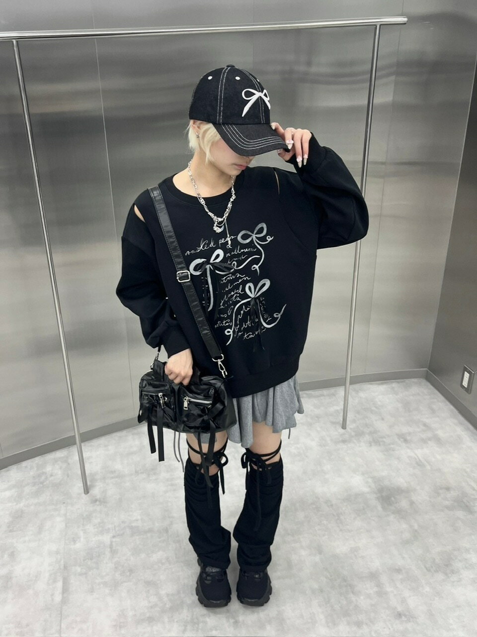 ?サイズ フリー 平置き採寸(cm) 肩幅：58 身幅：64 着丈：61 袖丈：52 ?カラー グレー ブラック ?素材 コットン100% 着用モデル身長159cm 商品説明 こちらの商品はユニセックスですので、男女問わず着用していただけま...