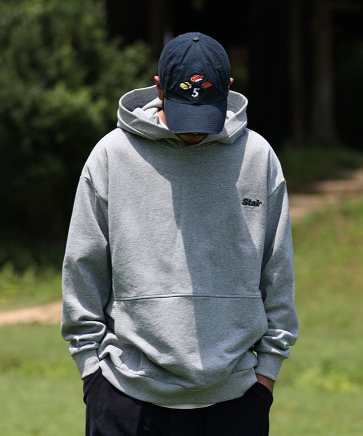 HEAVY WEIGHT BASIC HOODIE / 4COLORS胸のワンポイントロゴプリントがアクセント。ヘビーウェイトベーシックパーカー。【デザイン】コットン100％を使用しており、肌触りが良く耐久性にも優れています。厚手の生地を採...