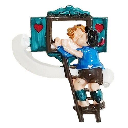 50年前のオリジナルの金型から作られたハンドペイントのブローチです。 彩り豊かな色合いに、細部にまでこだわった精巧なディテールが魅力的。 手持ちのハットやストール、バッグなどに。 コーディネートにプラスすればいつもの装いもキュートさUPに仕...