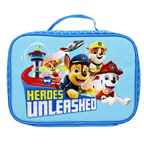 パウ・パトロールのおかたづけバッグです。 大切なおもちゃやこまごました文具などをささっとお片付け！ 持ち運びできるハンドル付きです。 内側にはポケットもついていますよ。 ●サイズ：W245×H170×D75mm ●重量：83g ●材質：ポリ...