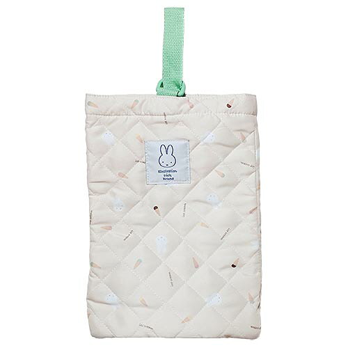 ミッフィーのシューズバッグはキルト素材で作られており、女の子にぴったりのアイテムです。 優しいアイボリーにミッフィーのフェイスとアイスクリームが散りばめられたかわいい総柄デザイン。 内側にネームタグ付きです。 入園・入学準備、進級準備におす...