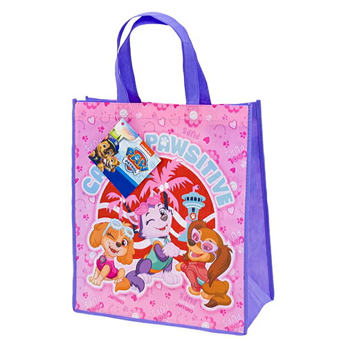 パウ・パトロールのショッパートートバッグです。 スカイ・エベレスト・リバティのキュートなデザイン。 裏面も同じ柄です。 軽くて丈夫な不織布製で、マチもたっぷり。 エコバッグとしてはもちろん、お稽古バッグや旅行などあらゆるシーンでご利用いただ...