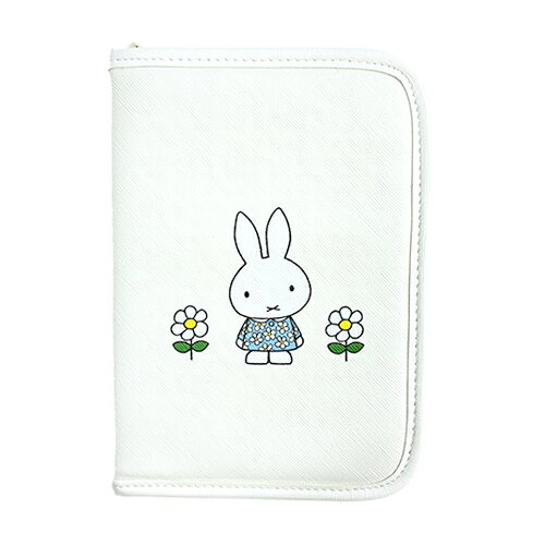 MIFFY CELEBRATION マルチケース。 ケーキとお花をミッフィーと一緒にあしらった、お誕生日をお祝いしているようなデザインが可愛いシリーズです。 お薬手帳や診察券、通帳やカードなどの収納に便利な6ポケット。 ●サイズ：約W130...