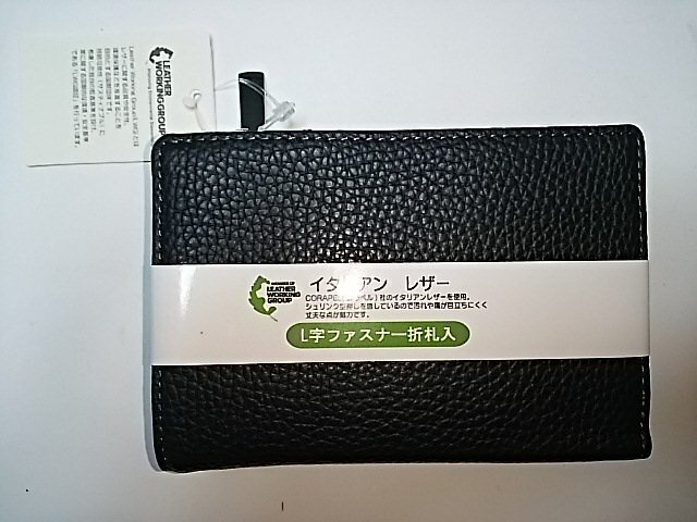 商品説明特徴 イタリアンレザーを使用したお洒落な二つ折り財布です。在庫処分でお買い得品です。スペースが沢山あり使いやすいデザインです。汚れやキズの目立ちにくいシュリンクレザーを使用しています。 &nbsp; サイズ縦　　 &nbsp; &n...