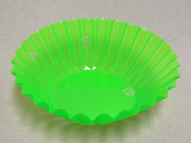 保形成に優れた、色・サイズのバリエーションが豊富なカップケース。印刷面を両面から同質の材料でラミネートを施し、インキが食材に接触しない為安心・安全。耐熱性にも優れ、電子レンジ対応。耐熱温度：-50℃〜130℃。1本500枚入。色：ライトグリ...