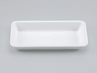 精肉・鮮魚・青果・惣菜など様々なメニューに使用可能な、使い捨ての食品容器です。ラップでの包装により、蓋付容器からのコストダウンの期待が出来ます。[機能]耐寒、耐熱85度、断熱、保温。サイズ：200×100×28mm材質：PSP重量：4g商品...