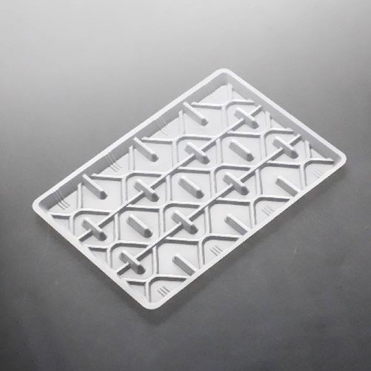 珍味を入れるのにピッタリのトレーです。サイズ：230×163×10mm／材質：PPN／重量：7.08g/色：透明商品コード00107677メーカー名廣川重量7.08g電子レンジ可種別本体のみ関連商品(ケース)珍味トレー KT-8 1800点...