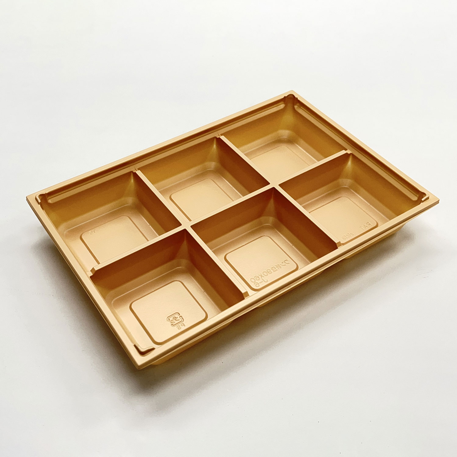 伝統的な木折の美しさと重厚感を表現。高級弁当や会席料理に最適です。※こちらの商品は底のみです。別売りの縁(フチ)、蓋の3点でご使用ください。サイズ：270×181×50mm材質：PSP/PP重量：20.2g商品コード00324962メーカー...