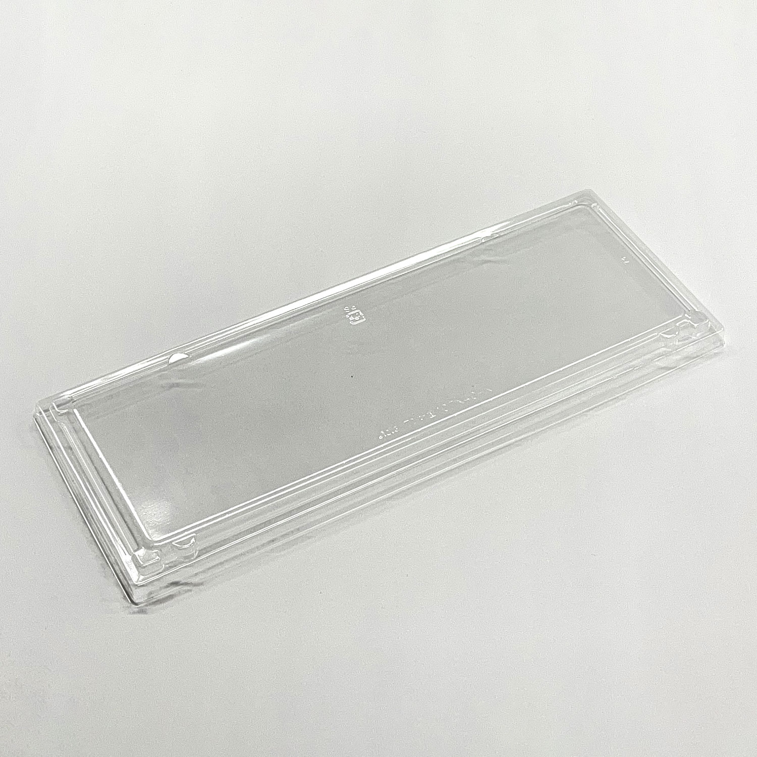 カップ＋フタを使用することで味移りを防止。作業性アップにもつながります。仕出しや会議弁当に最適です。※こちらの商品は蓋のみです。別売りの底、縁(フチ)の3点でご使用ください。サイズ：320×119×5mm材質：OPS重量：8.6g商品コード...