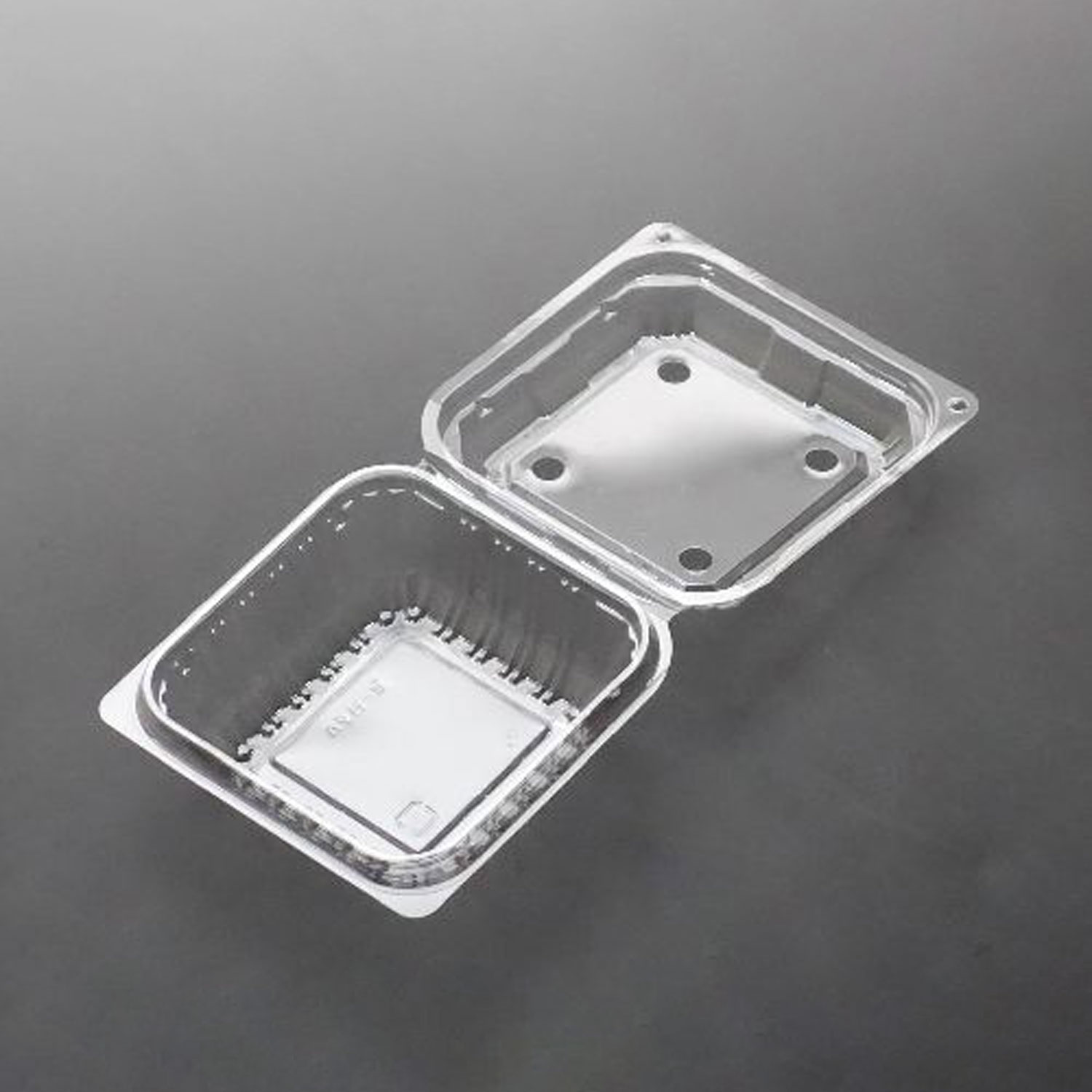 嵌合仕様のフードパック容器です。サイズ：99×99×42mm、高さ42mm＝本体32mm＋フタ10mm／材質：OPS／重量：3.36g/色：透明商品コード00378705メーカー名廣川重量3.36g電子レンジ不可種別一体型商品関連商品(ケー...