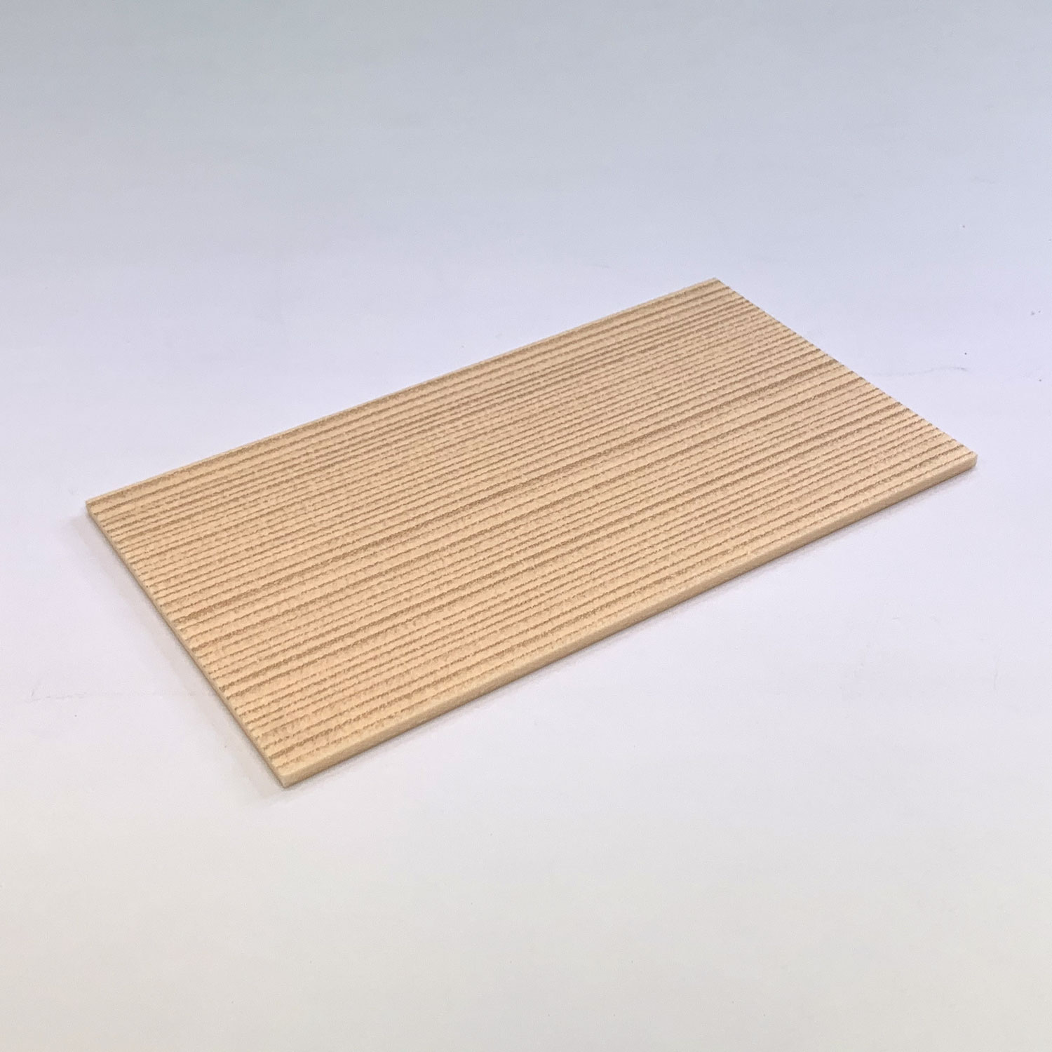 高級感漂うワン折重シリーズの定番サイズ。のせ重・焼肉重・海鮮重・天重等におすすめ。重ねることが可能で二段重にも最適です。※こちらの商品は蓋のみです。別売りの底、縁(フチ)の3点でご使用くださいサイズ：205×111×3.8mm材質：PSP重...