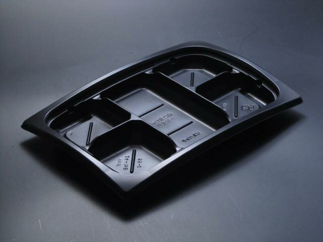 いつものお惣菜がちょっとおしゃれに魅せられます。今までにない仕切方のシンプルスタイルで新しい見栄え。本体のみ、蓋は別売りです。サイズ：237×162×27mm材質：バイオマスプラ重量：18g商品コード00541941メーカー名リスパックサイ...