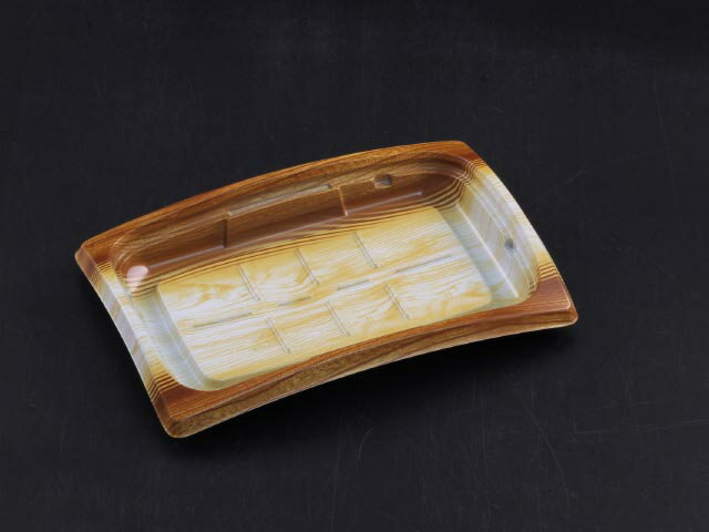 いつものお惣菜がちょっとおしゃれに魅せられます。今までにない仕切方のシンプルスタイルで新しい見栄え。本体のみ、蓋は別売りです。サイズ：178×120×23mm材質：バイオマスプラ重量：9g商品コード00573571メーカー名リスパックサイズ...