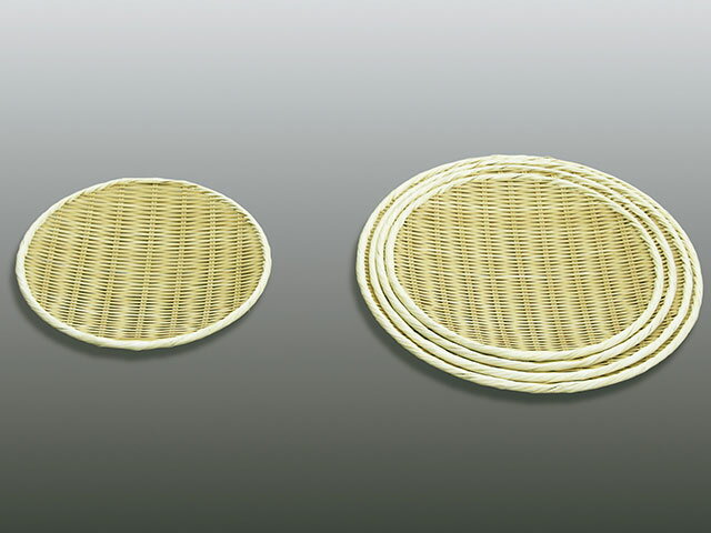 ザルとしての水切り、お蕎麦や野菜、てんぷらなどの盛り付けなどに使用されます。サイズ：φ300×28mm材質：竹、合成籐、ステンレス線重量：約185g商品コード00095983メーカー名神堂重量185.00g種別本体のみ関連商品(バラ)丸盆ザ...