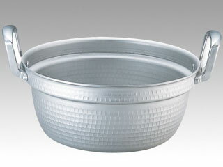 外径：285mm／深さ：130mmサイズ：φ285mm、板厚2.2mm、深さ130mm重量：930g容量：5.7L商品コード00276035重量930.00g関連商品(バラ)TKG アルミ円付鍋 27 1点・注意事項：モニターの発色によって...
