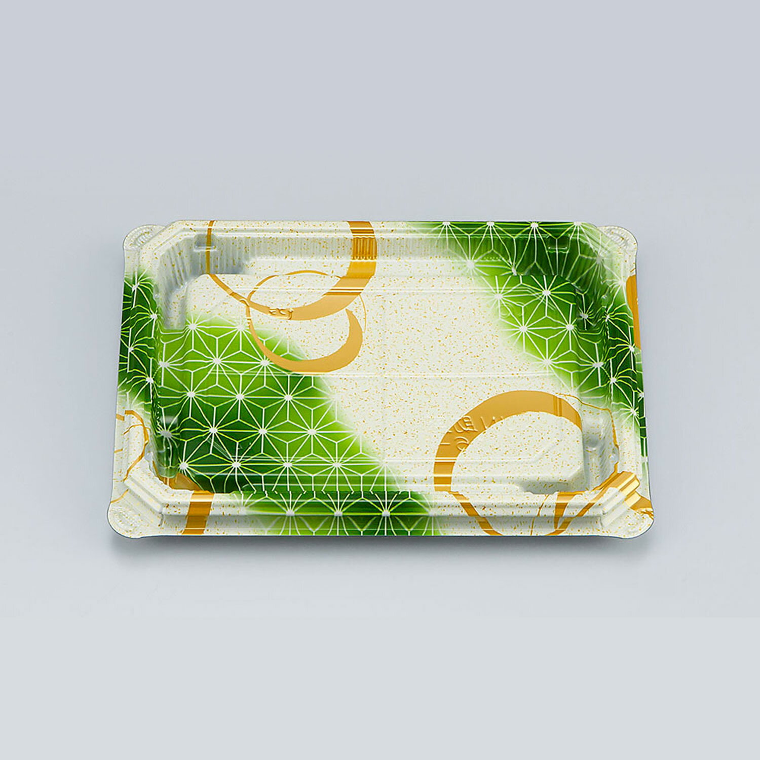 助六寿司・いなり・太巻き・細巻きに最適な容器。「強嵌合」のため、蓋が外れにくくノンテープ可能(テープコスト削減)。安定した積み重ね。開けやすさを考慮したつまみ形状。蓋は別売り。サイズ：166×123×19mm材質：HIPS重量：7.7g商品...