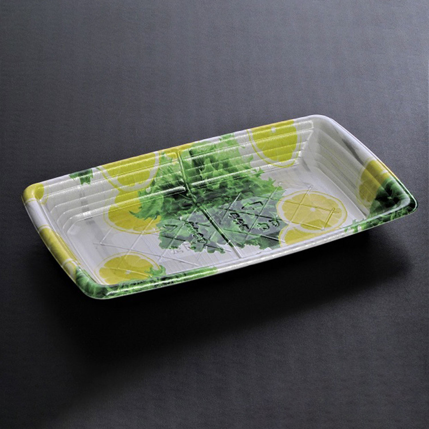 味付け肉、漬け魚にご利用いただけます。しょうゆ、ガーリック系、味噌ダレに適した柄と汎用的に使えるフラットタイプのラップトレーです。使用後も簡単に手で割ることができ、後片付けも楽々。ご家庭のゴミ袋体積約44％削減出来ます。サイズ：250×15...