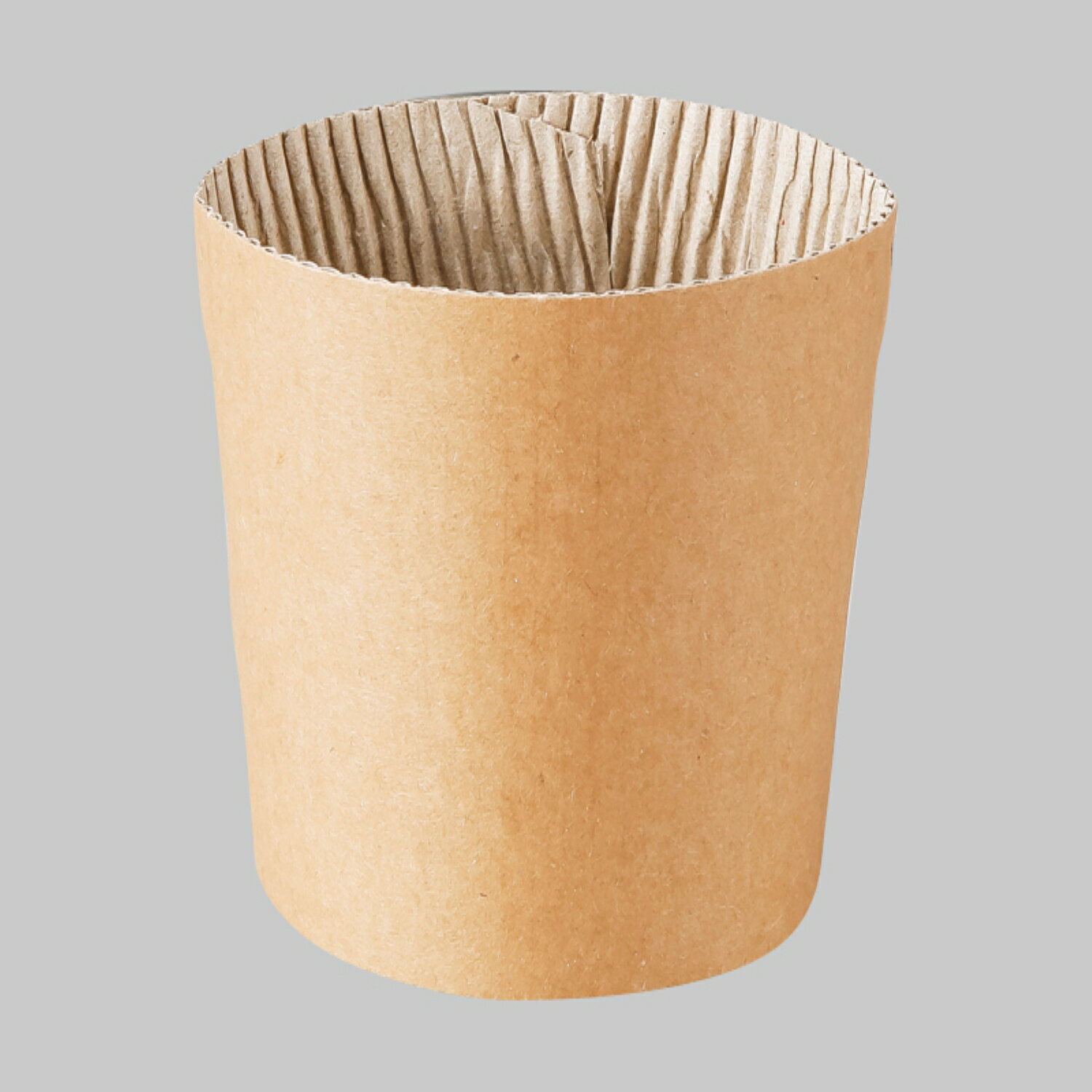 12オンス用のペーパースリーブです。一般的なタイプの物です。寒い時期のシーンにお使い下さい。材質：紙重量：5.5g商品コード00373699重量5.50g種別付属品関連商品(ケース)12オンスカップ用スリーブ(クラフト) 2000点・注意事...