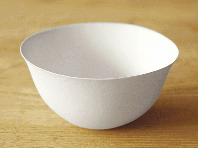 手に馴染むフォルム、和紙のような優しい質感と繊細さ。紙なので、軽くて丈夫。耐水・耐油性にも優れています。レストランの食器としては勿論、長時間のパーティーにも安心してお使い頂けます。木材ではなく、バガス(さとうきびの絞りかす)や竹を使用してい...