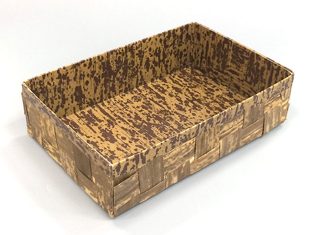 外観は天然の竹皮そのままに、竹皮と紙を融合させたこれまでにない商品。従来品同等の強度を維持しつつ、サイズの均一化を実現し、ふたの開閉が容易に。天然素材特有のささくれや凹凸を減らし、利便性が大幅に向上。蓋は別売り。耐水・耐油形状ではありません...