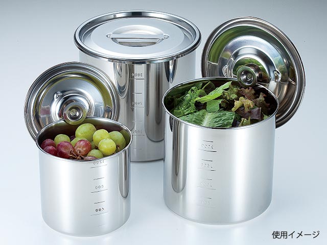 食材の保管に便利です。目盛付きで、中身の容量がわかり易いです。サイズ：直径φ110×高さ110mm材質：18-8ステンレス商品コード00319618メーカー名YUKIWA関連商品(バラ)UK丸深型キッチンポット目盛付11 1点・注意事項：モ...