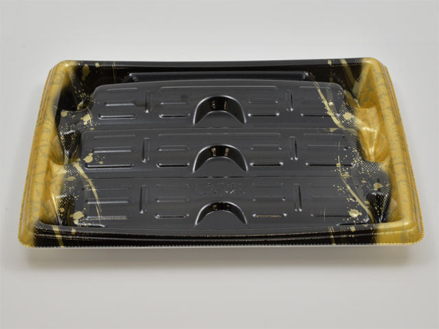 ボリュームを見せるため奥に向かって底が高くなっている精肉用容器。カチッとはまる嵌合(かんごう)タイプ。※蓋は別売り。サイズ：240×195×27mm／材質：PSP／重量：9g商品コード00503735メーカー名エフピコ重量9.00g電子レン...