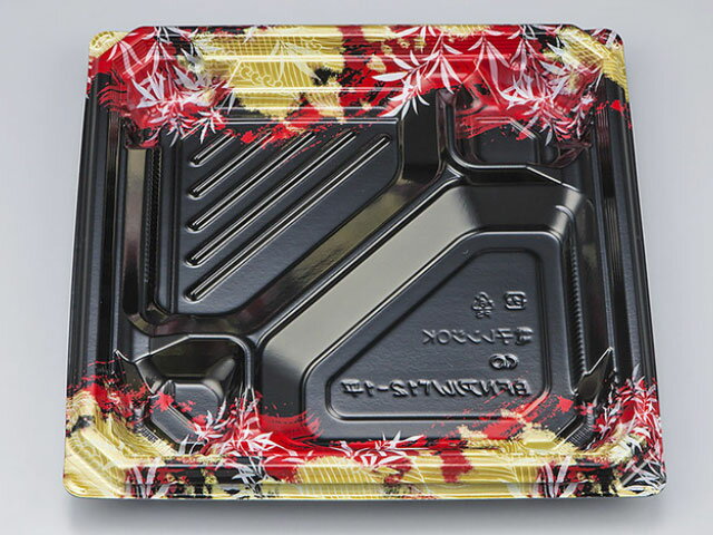 外れにくく開けやすい「強嵌合」弁当シリーズ。「アルバ」シリーズにアウトパック対応の足が低い平タイプ誕生。安定感がUPしました。ごはん約220g。サイズ：224×224×26mm材質：BF重量：19g商品コード00630784メーカー名シーピ...