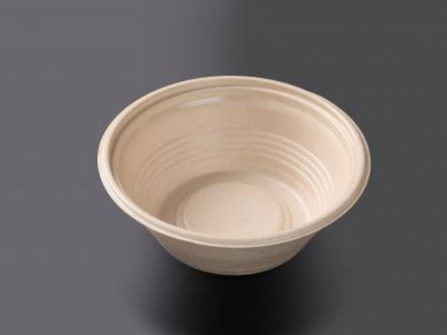 環境にやさしい紙製エコ容器。内側にPETフィルムがコーティングされ水分の浸透を防ぎ、レンジアップも可能です。丼物・麺類等のテイクアウトのご利用下さい。蓋は別売り。サイズ：φ170×60mm／材質：紙、PET(内)／重量：約18g／容量：60...